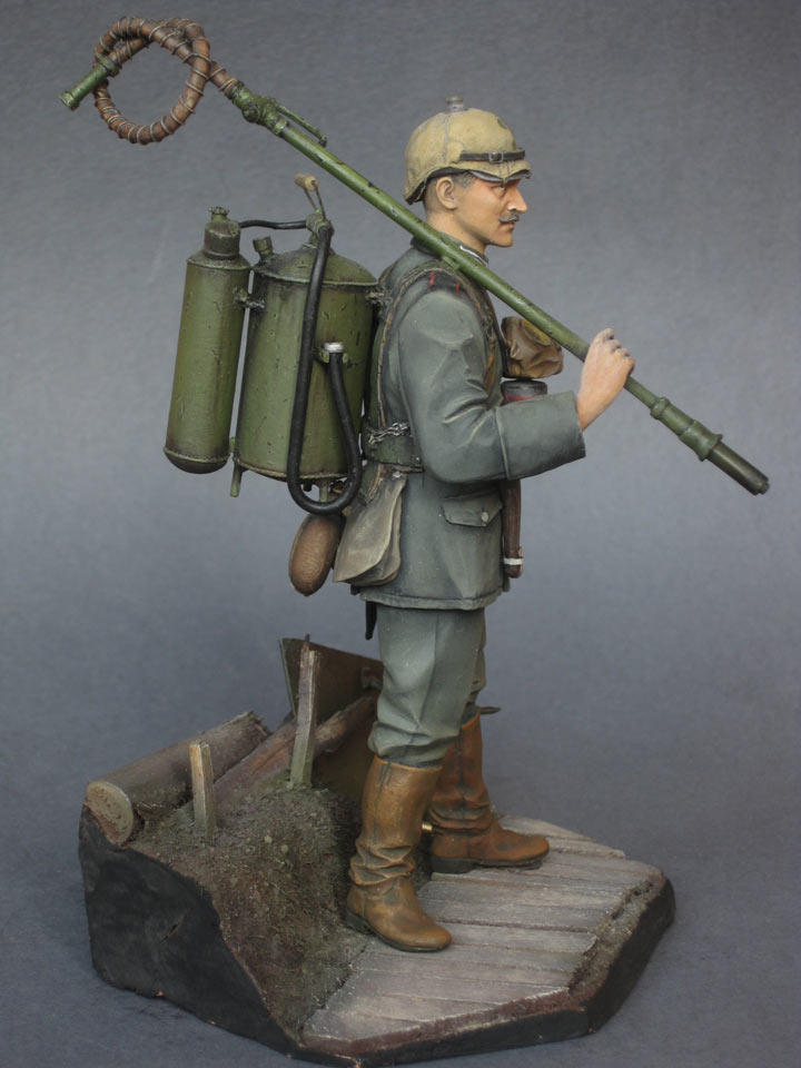 Photo 5 - German flamethrower operator, 1915 | Figures | Gallery on ...
